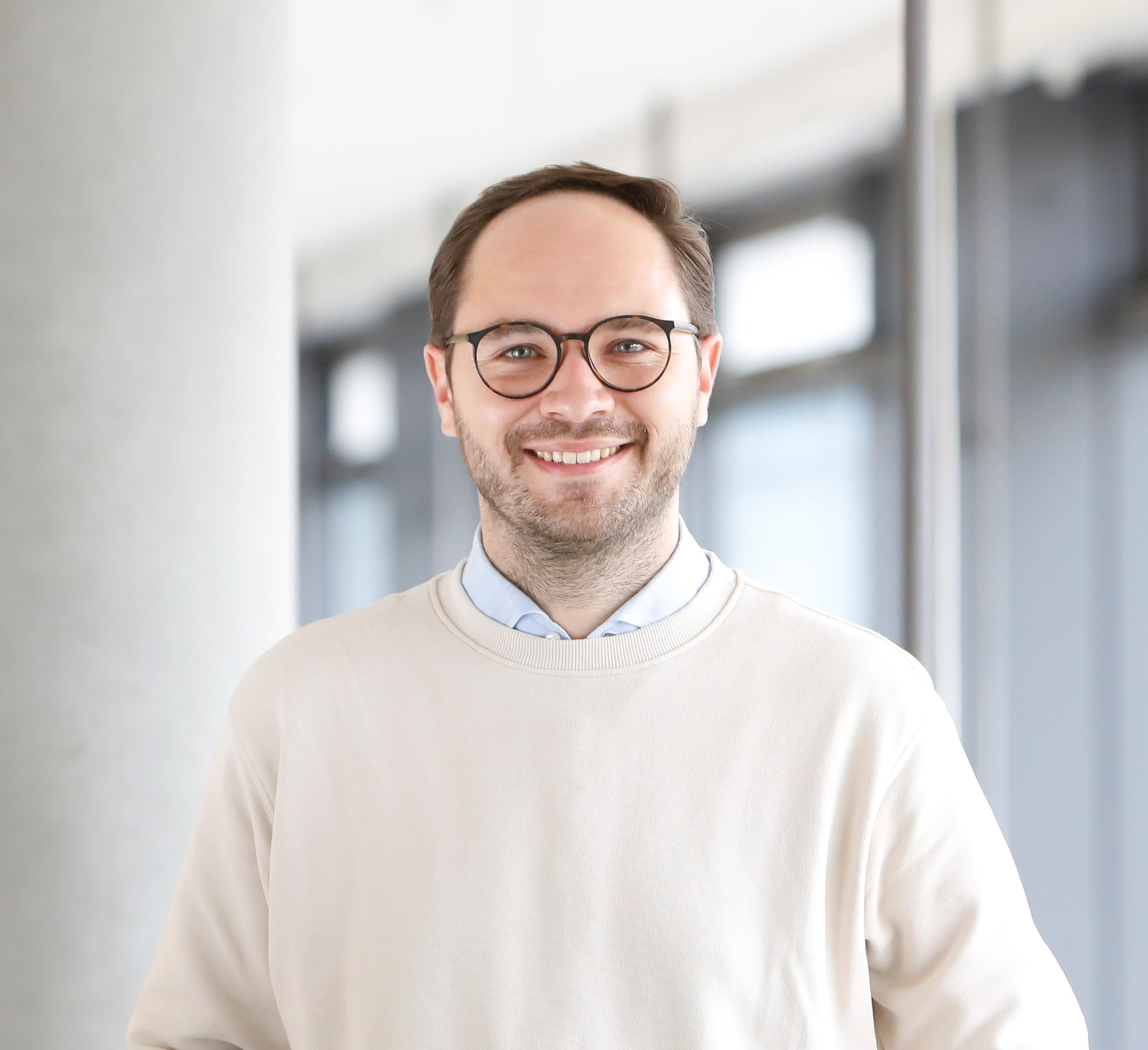 Dr. Oscar Pakos - Industrial Management